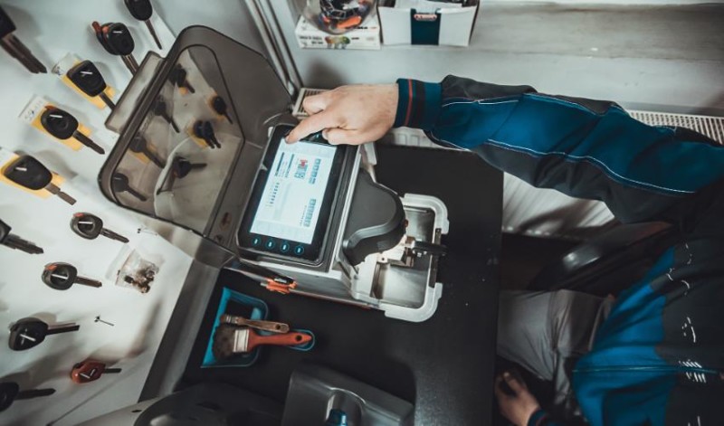 Car Key Fobs Vs. Traditional Keys: A Comparison Guide - Lockstar Locksmith